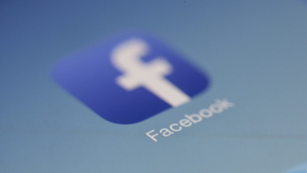How Does Facebook Advertisement Help With Benefits? - Geeks Around World