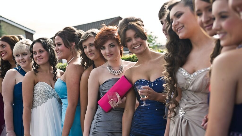 6 Rules for How to Be a Good Prom Date - Geeks Around World